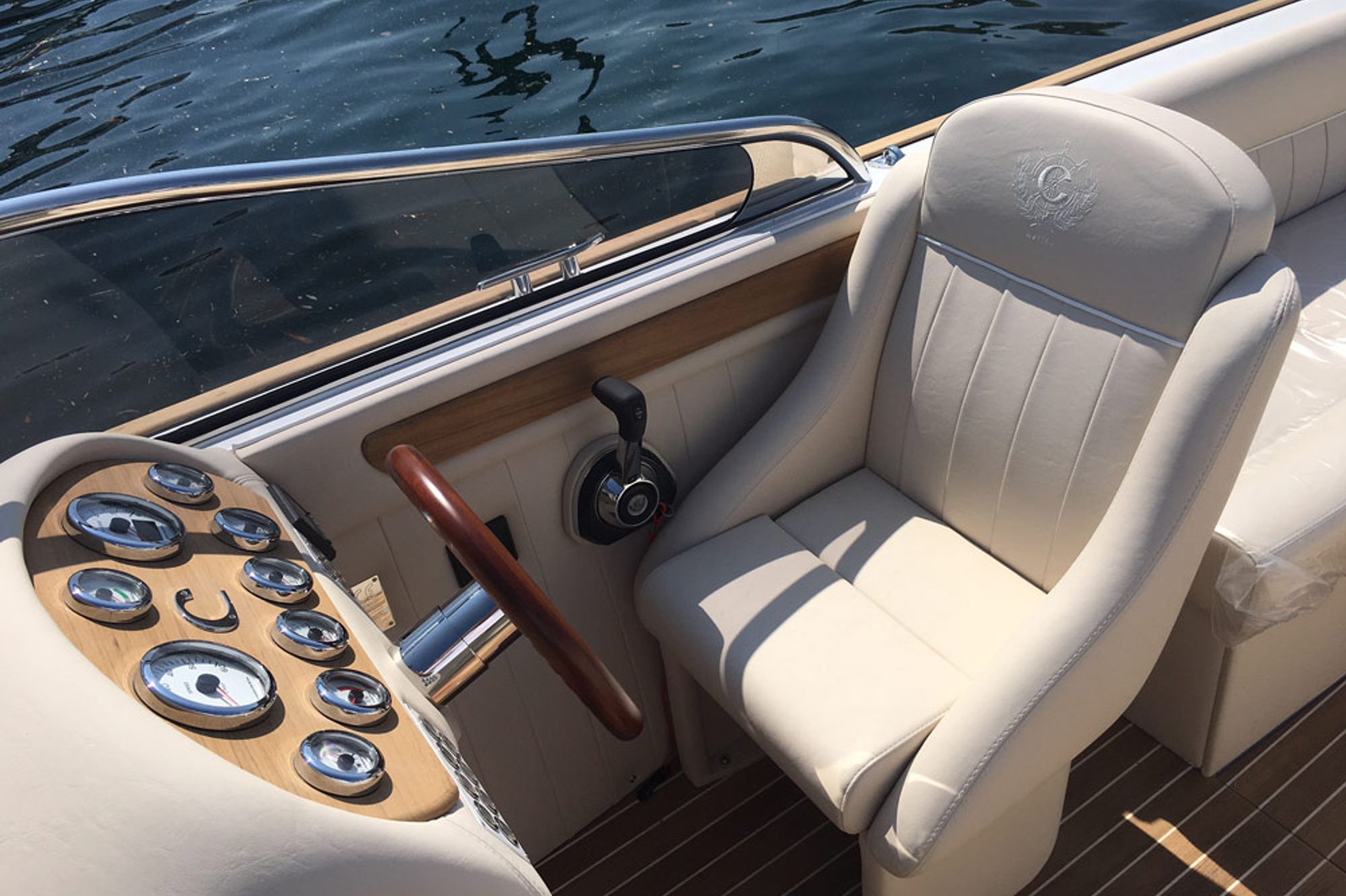 Custom Comitti V28 Lariana | Comitti Boats North America
