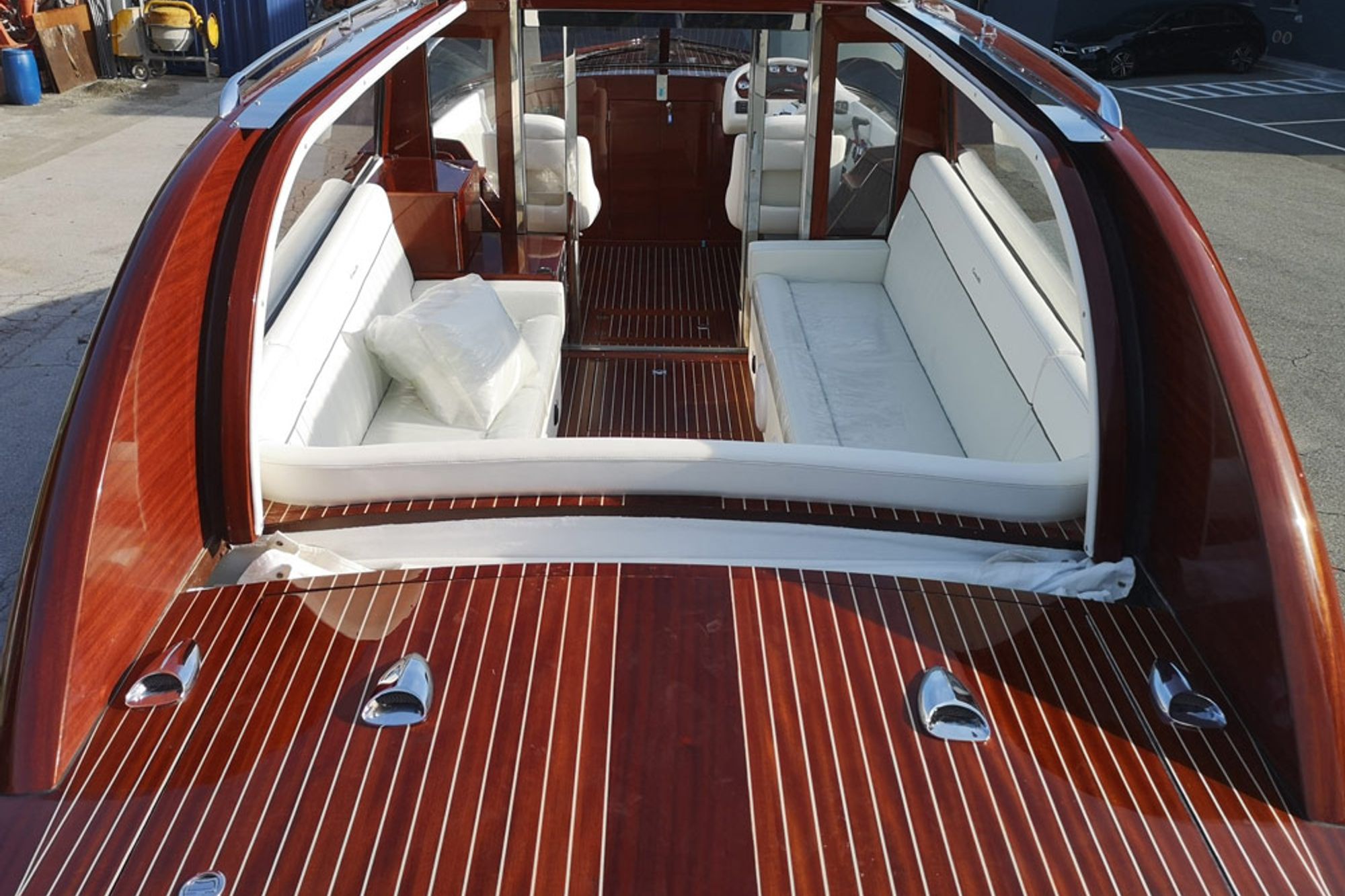 Custom Comitti V31 Limo | Comitti Boats North America