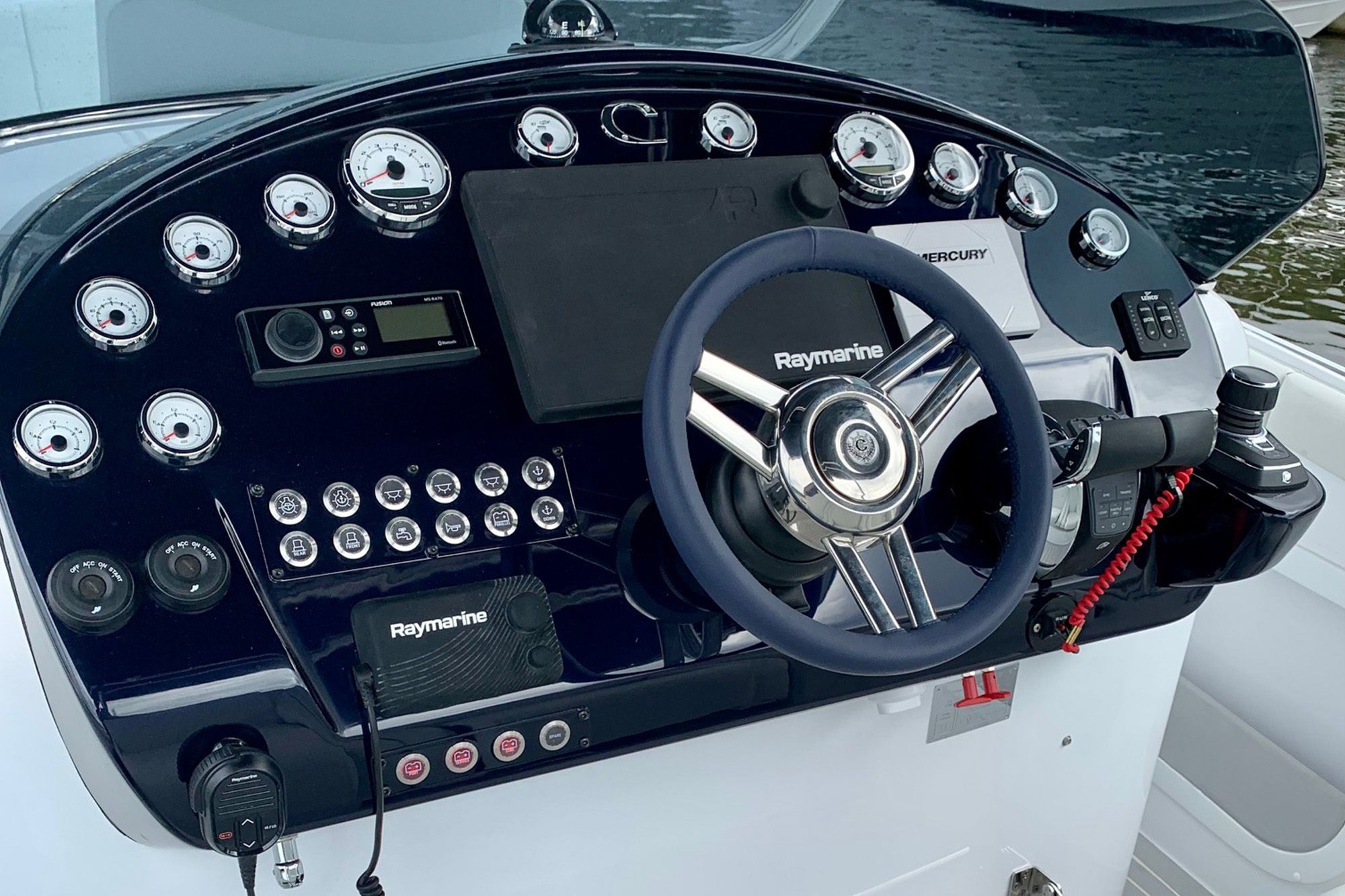 Comitti Isola 33 | Comitti Boats North America