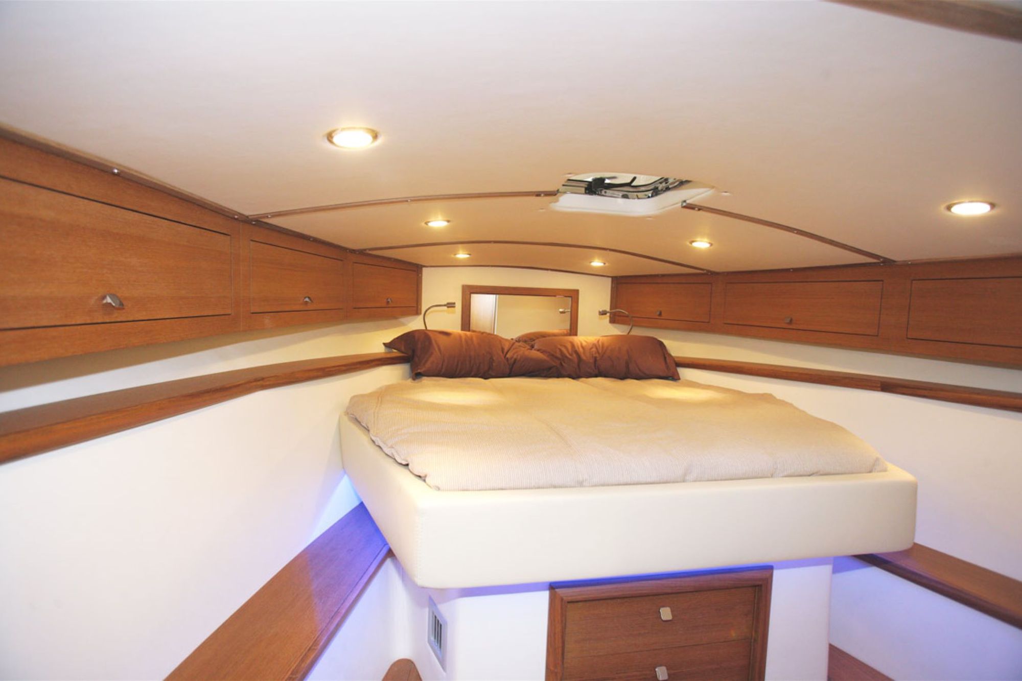 Comitti Venezia 34 | Comitti Boats North America